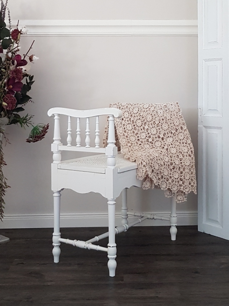 kleine antike Gründerzeit Sitzbank mit Wiener Geflecht – weiß – Shabby ...